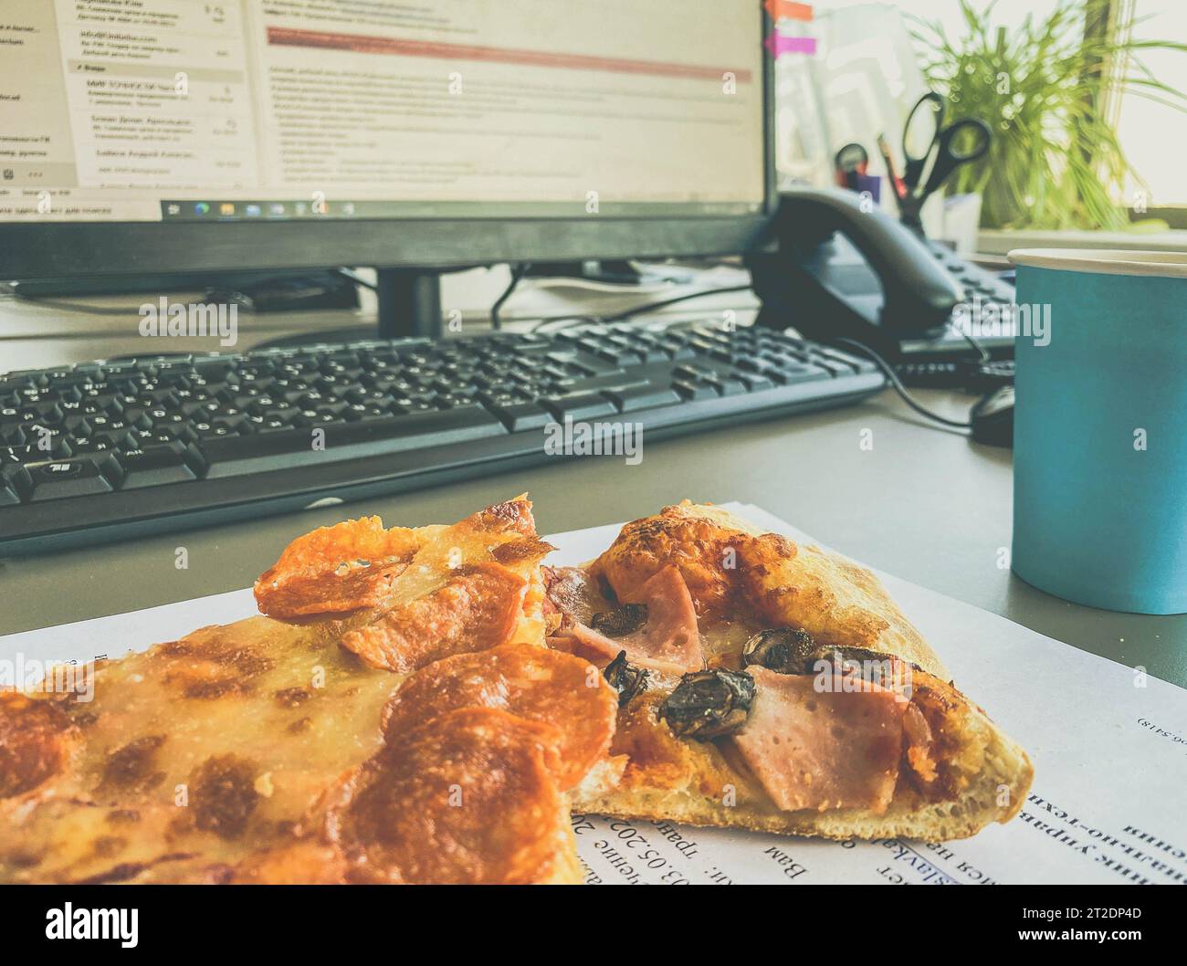 Office eating pizza slice desk hi-res stock photography and images - Alamy