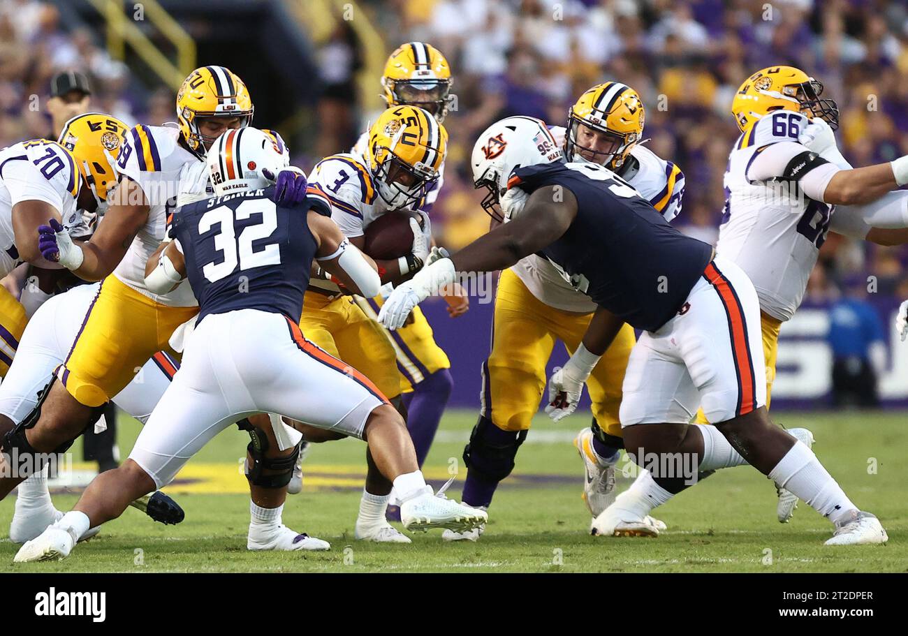 LSU Tigers running back Logan Diggs (3) tries to run through Auburn ...