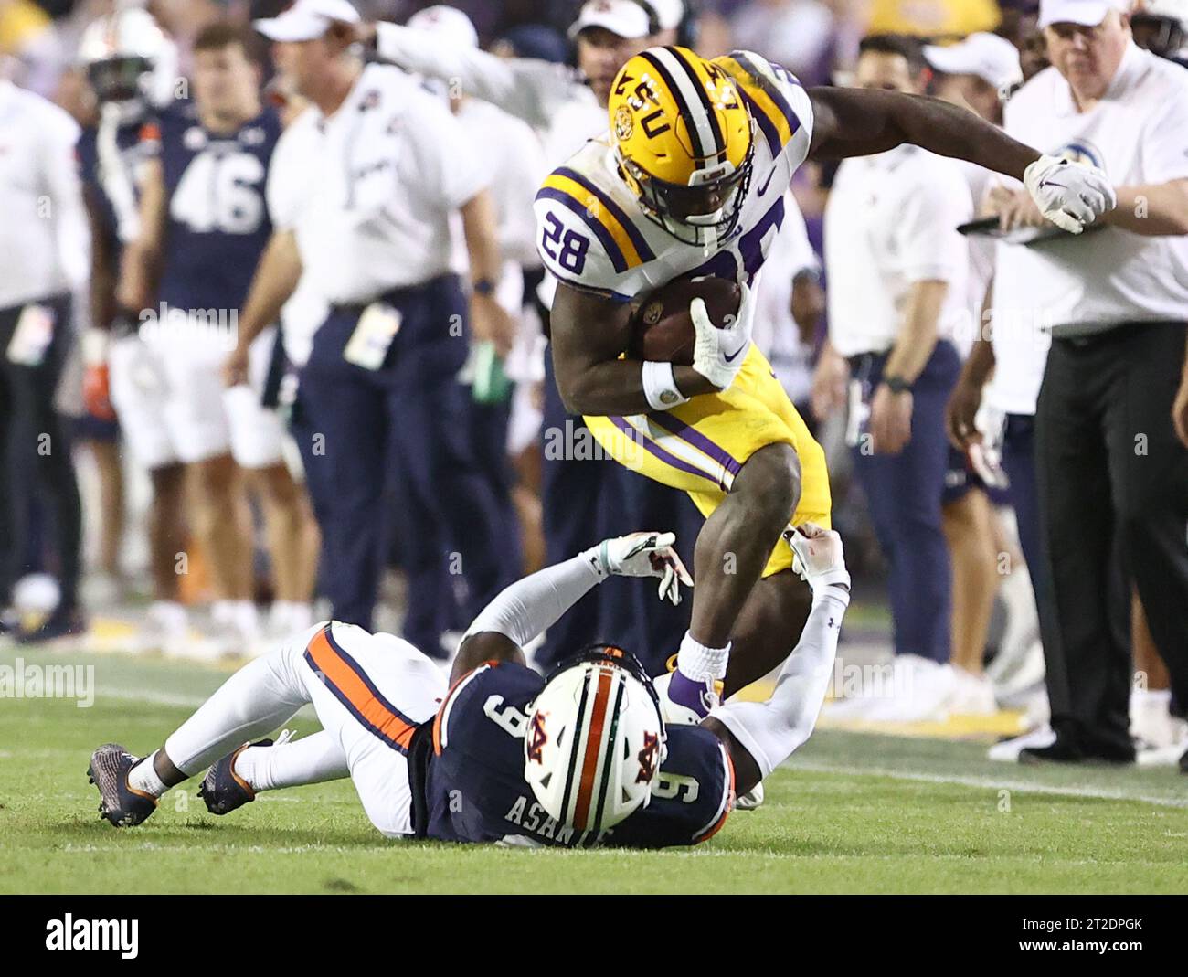 Auburn Tigers linebacker Eugene Asante (9) tries to take down LSU ...