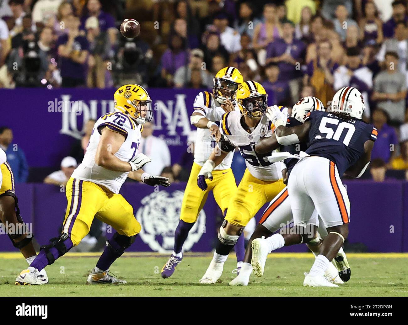 LSU Tigers quarterback Jayden Daniels (5) attempts a pass during a ...