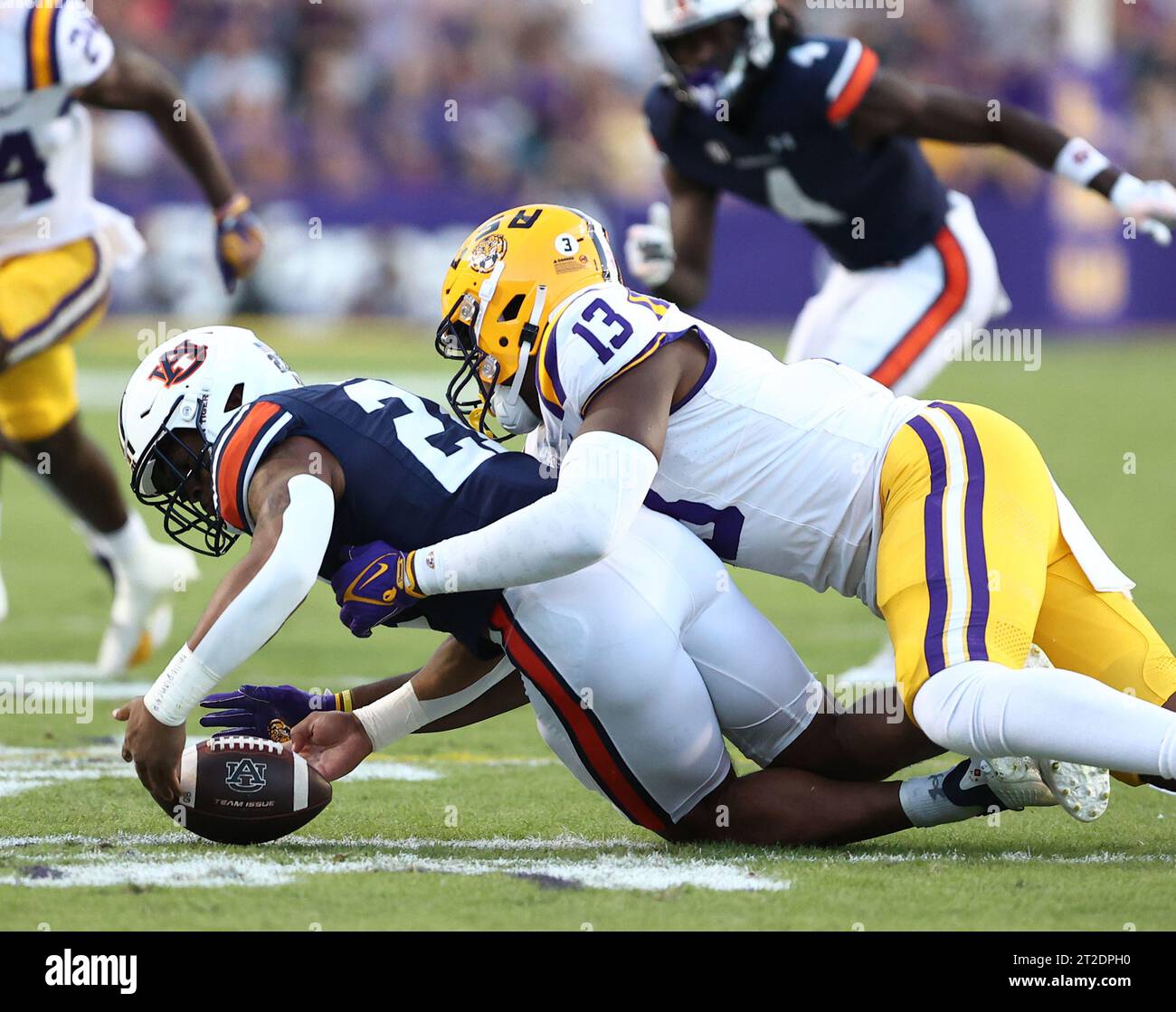 Auburn Tigers running back Jarquez Hunter (27) recovers a fumble while ...