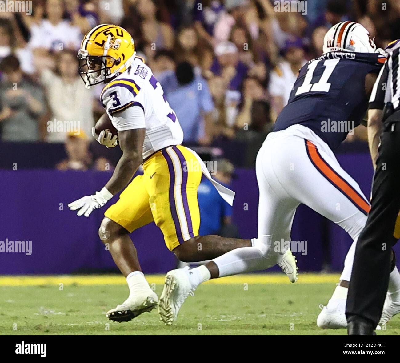 LSU Tigers running back Logan Diggs (3) runs past Auburn Tigers ...