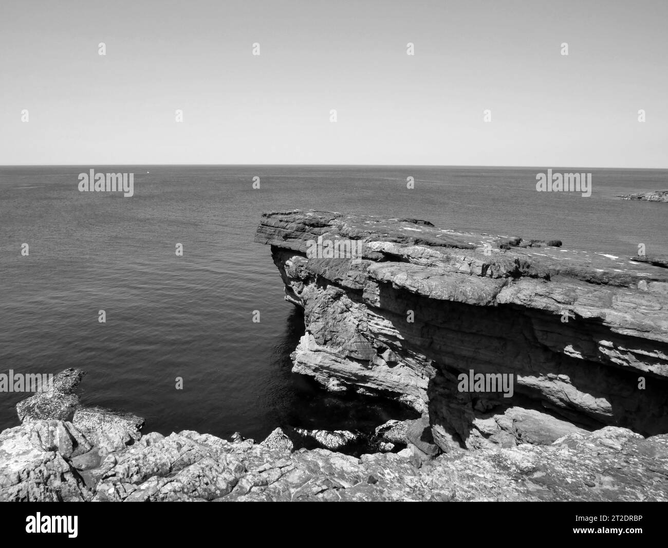 Cliffs and Atlantic ocean, rocks canyon and laguna, beauty in nature ...