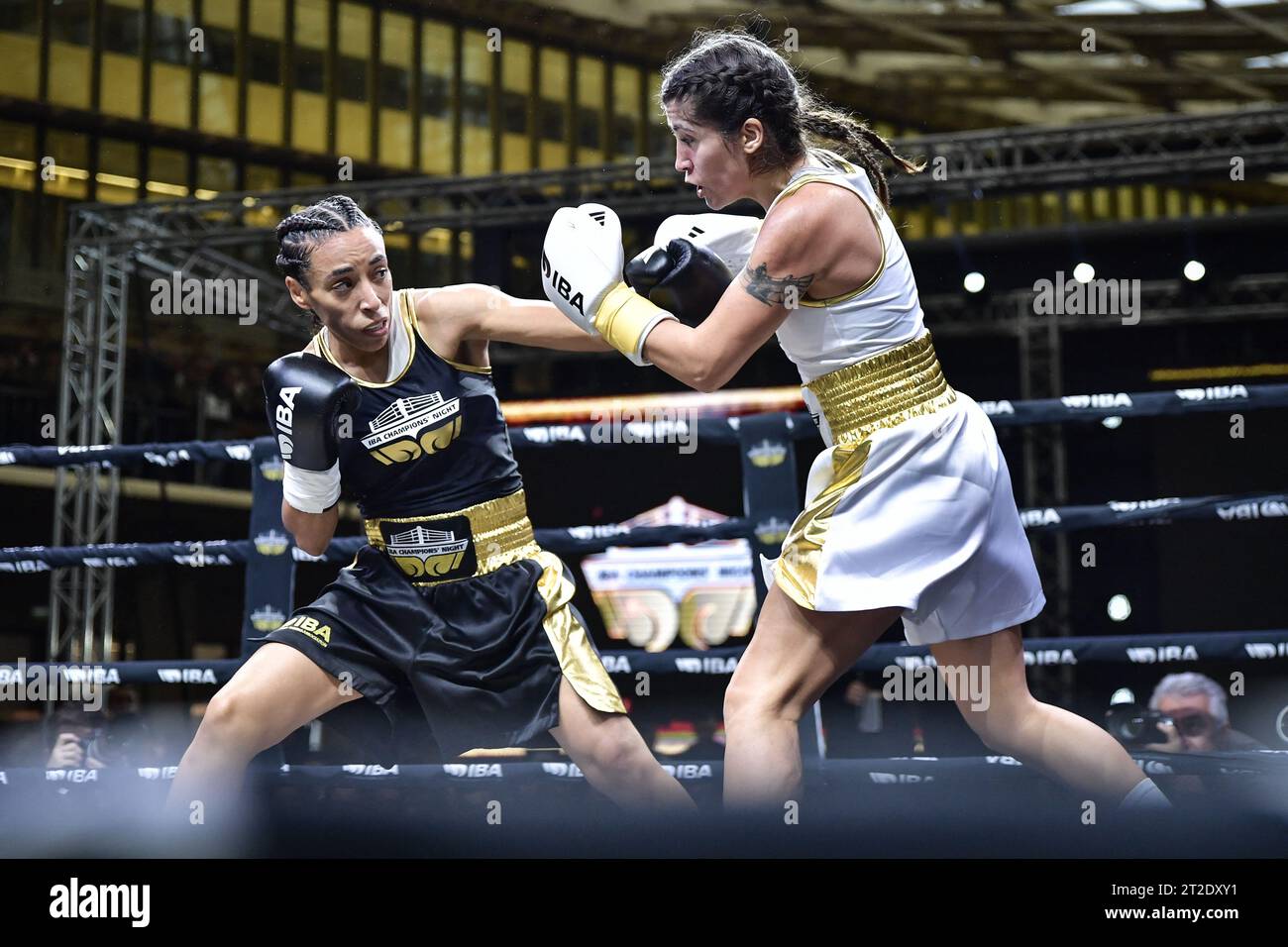Paris, France. 18th Oct, 2023. French boxer Wassila Lkhadiri (L ...