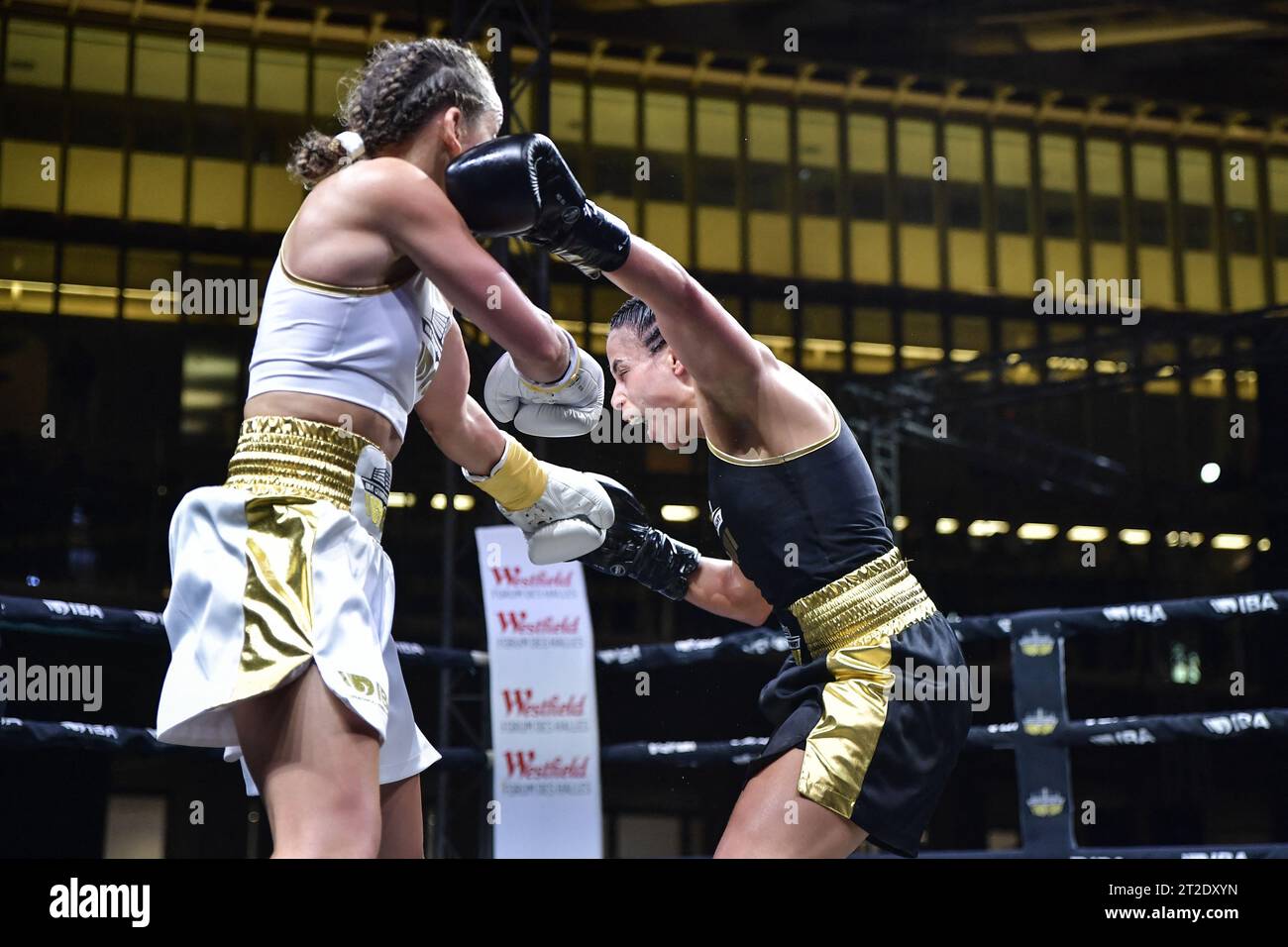 Paris, France. 18th Oct, 2023. Irish boxer Michaela Walsh (L) competes ...