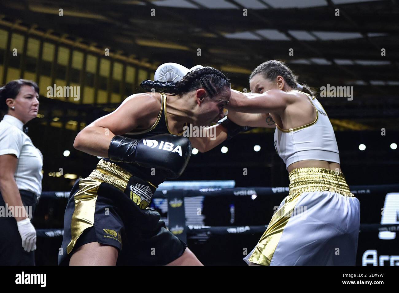 Paris, France. 18th Oct, 2023. Irish boxer Michaela Walsh (R) competes ...