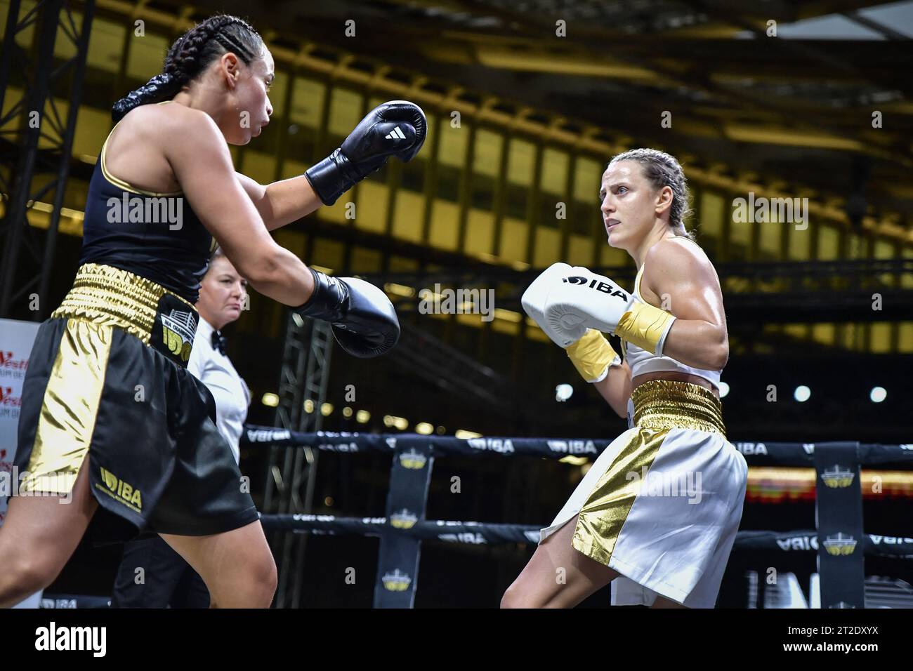 Paris, France. 18th Oct, 2023. Irish boxer Michaela Walsh (R) competes ...