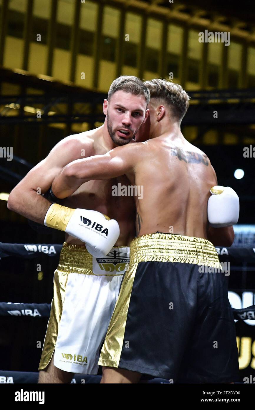 Paris, France. 18th Oct, 2023. Dutch boxer Gradus Kraus (R) competes ...