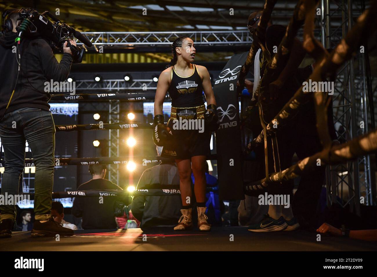 Paris, France. 18th Oct, 2023. French boxer Amina Zidani stands up ...