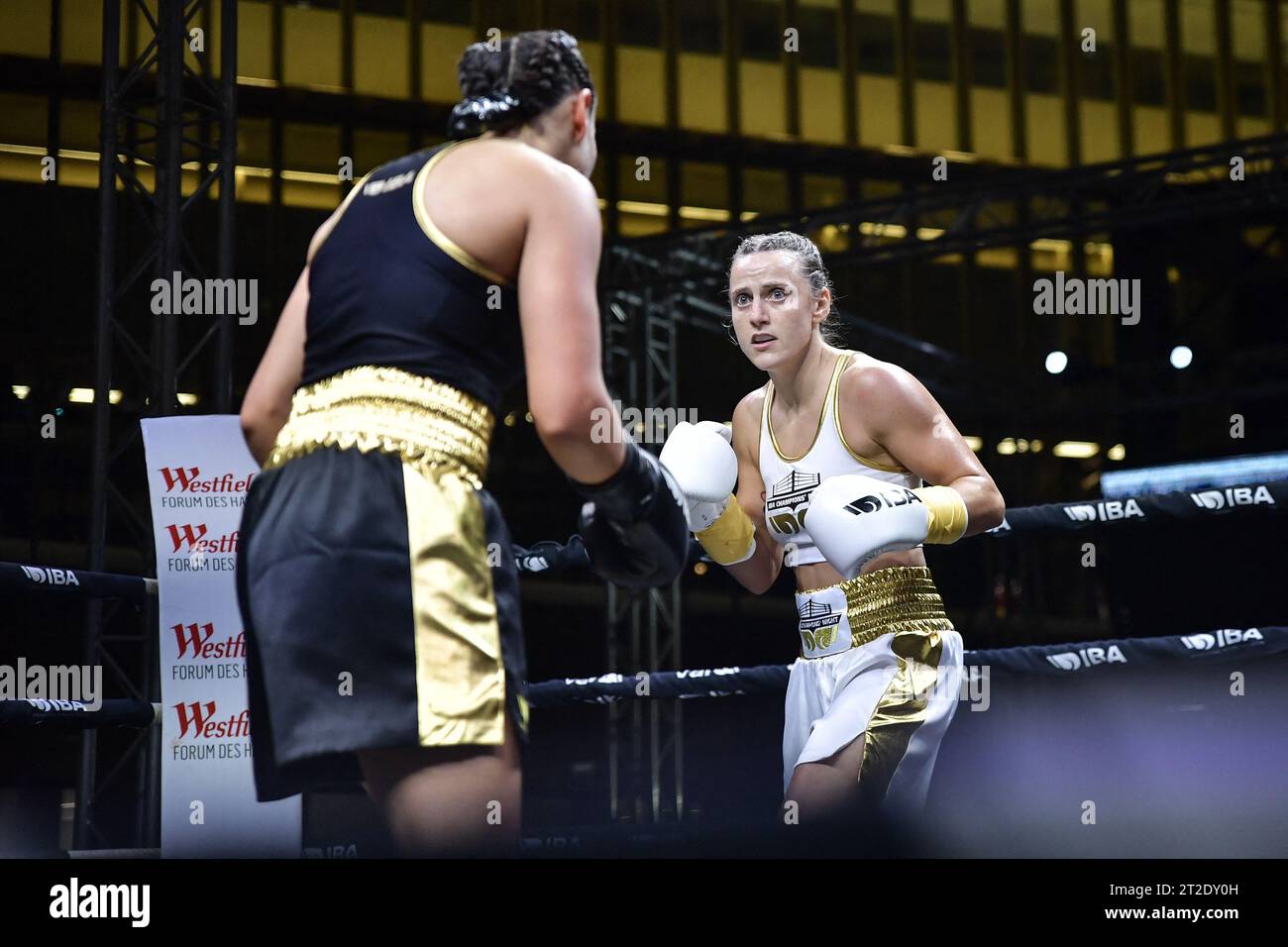 Paris, France. 18th Oct, 2023. Irish boxer Michaela Walsh (R) competes ...