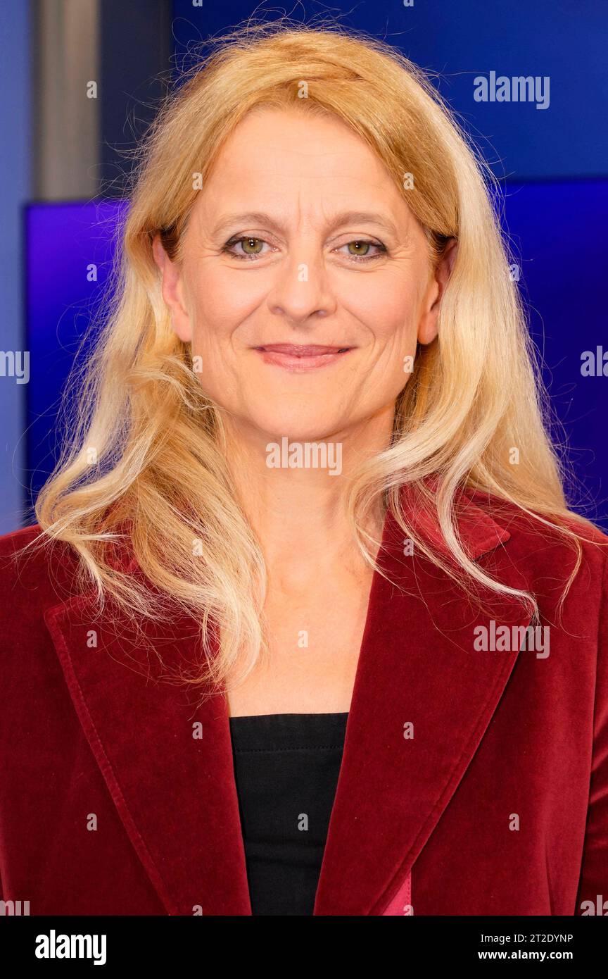 Kristina Dunz in der ARD-Talkshow maischberger im Studio Berlin ...