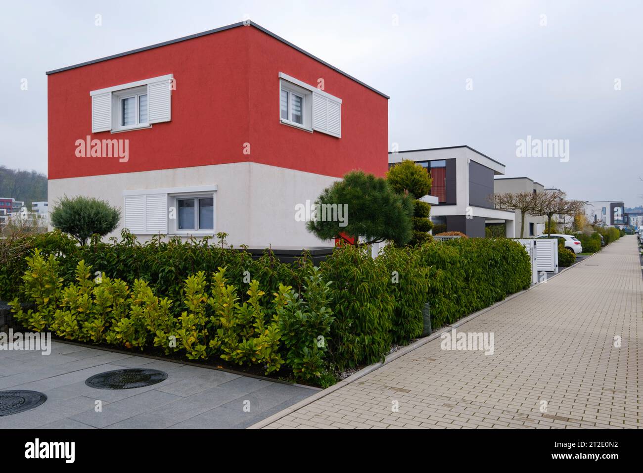 Modern building at the colony at Lake Phoenix Stock Photo - Alamy