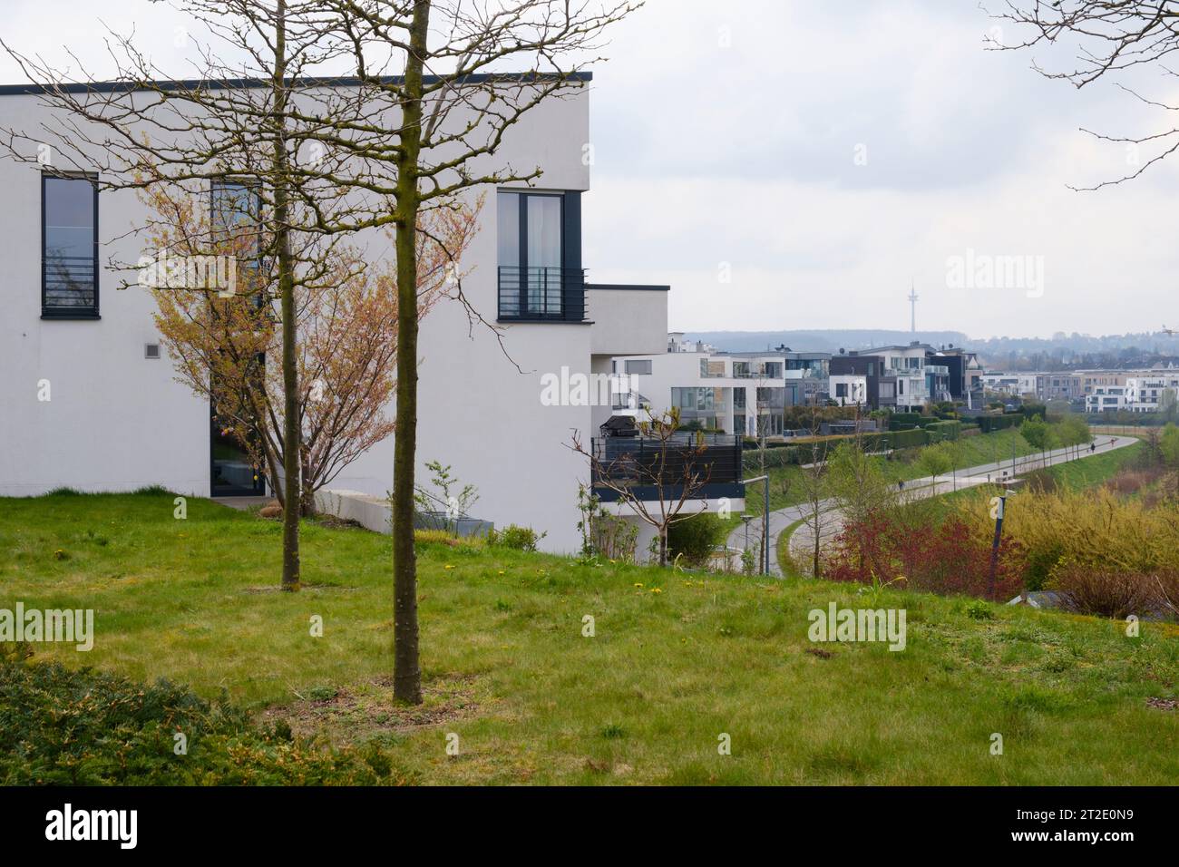 Modern building at the colony at Lake Phoenix Stock Photo - Alamy