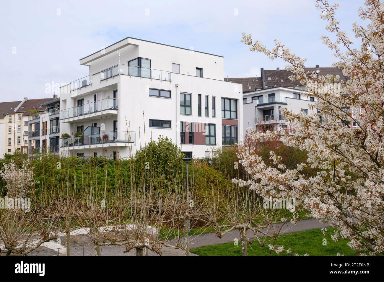 Modern building at the colony at Lake Phoenix Stock Photo - Alamy