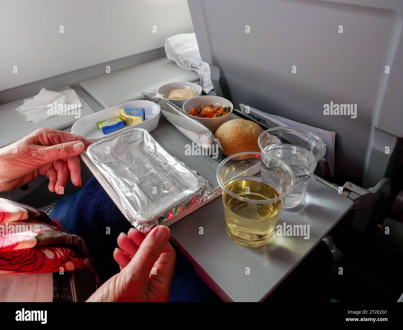 18.10.2023: Flugzeugessen, Bordverpflegung Economy in einem Airbus A380 ...