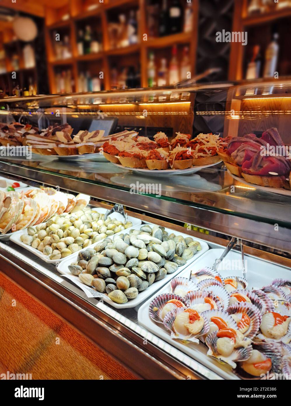 Fruit seafood display restaurant hi-res stock photography and images ...