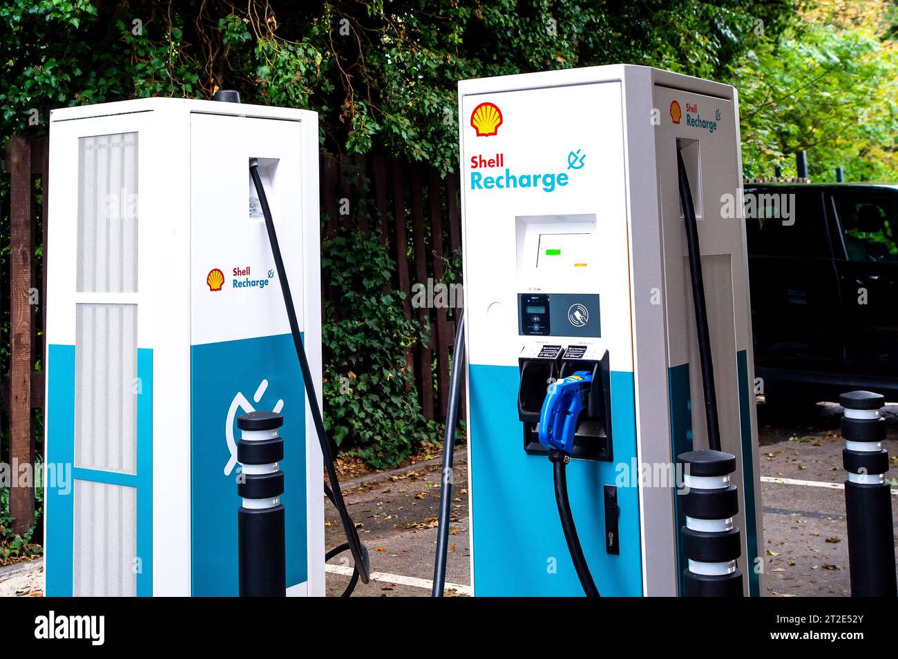 Maidenhead, Berkshire, UK. 18th October, 2023. A Shell Recharge ...