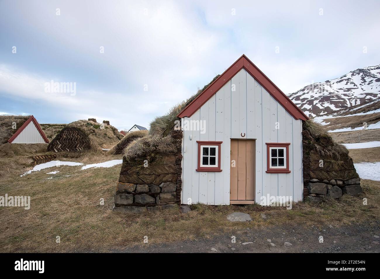 Turf peat house hi-res stock photography and images - Alamy