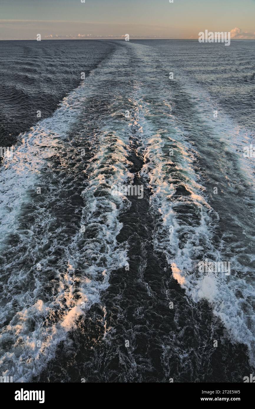 Ship waves deck hi-res stock photography and images - Alamy