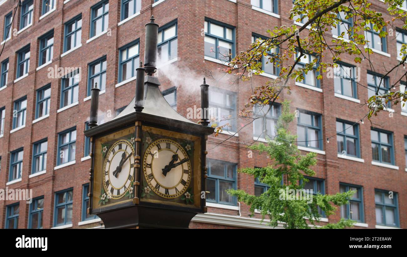 vancouver steam clock Stock Photo - Alamy
