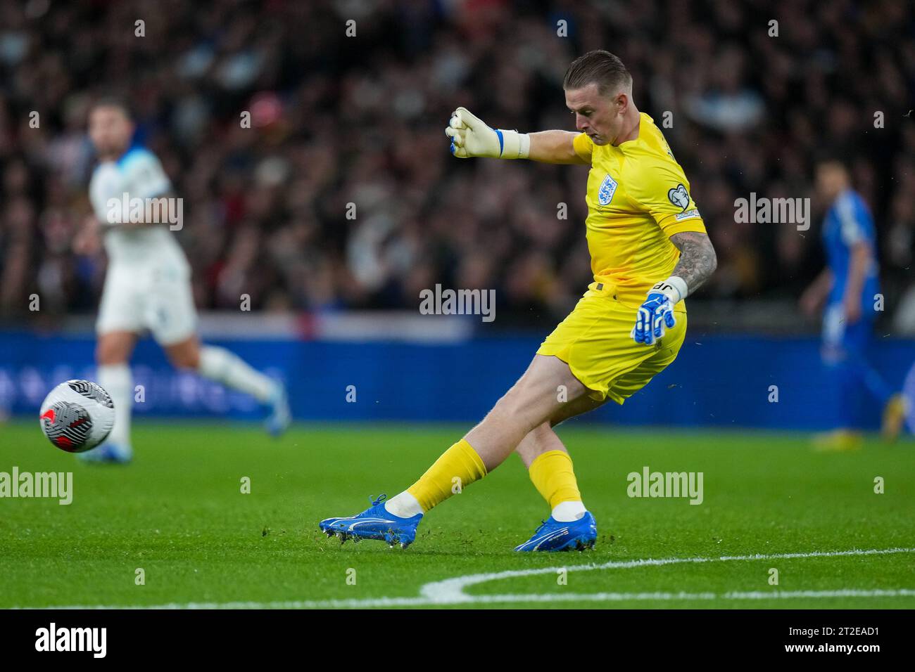 London, UK. 17th Oct, 2023. Goalkeeper James Shea (1) of Luton Town ...
