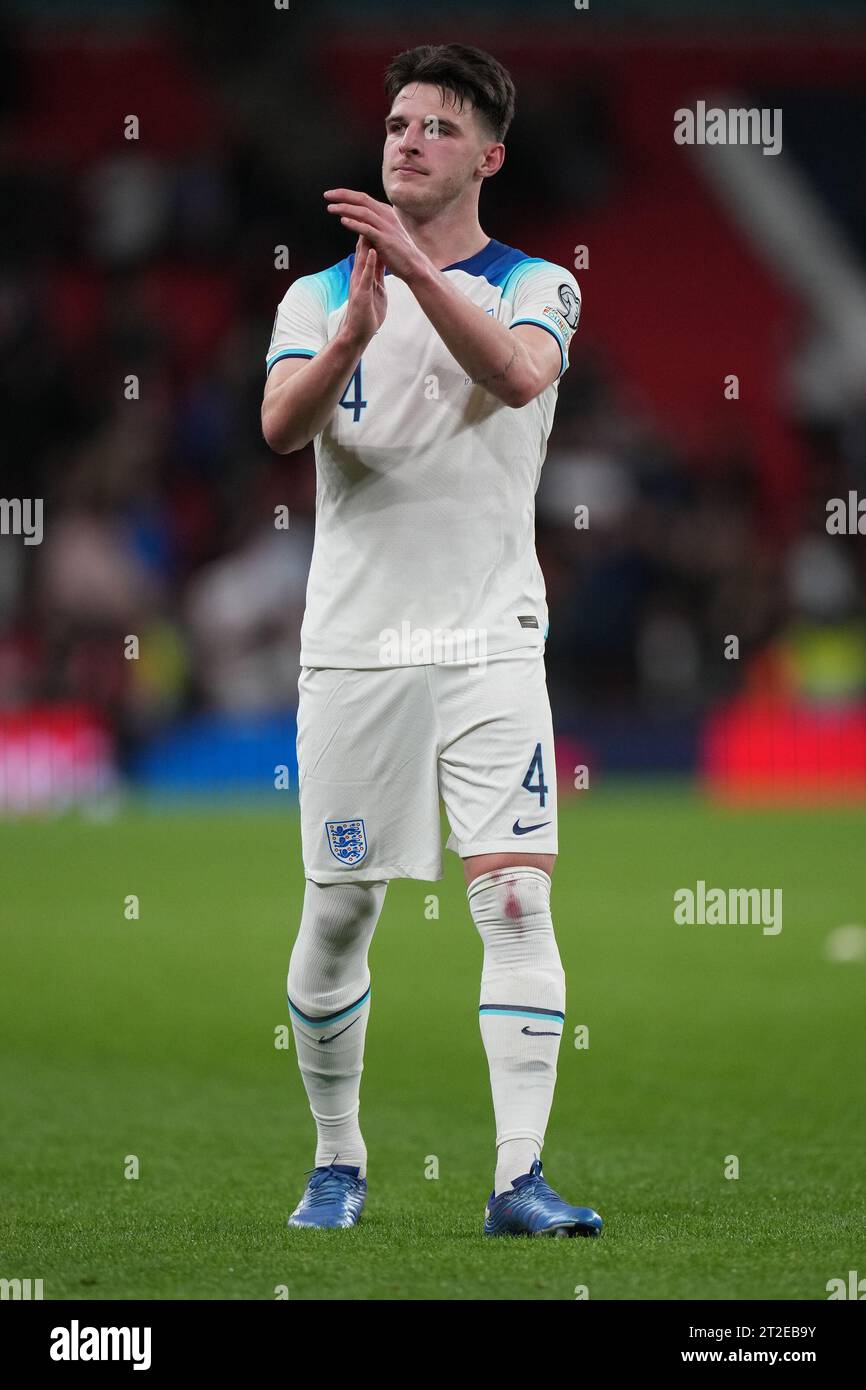 London, UK. 17th Oct, 2023. Declan Rice (Arsenal) of England applauds ...