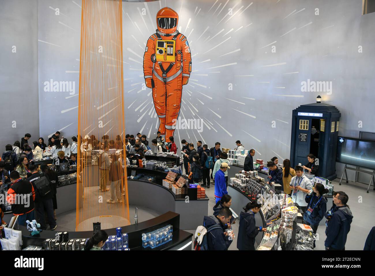 (231019) -- CHENGDU, Oct. 19, 2023 (Xinhua) -- People buy sci-fi themed ...