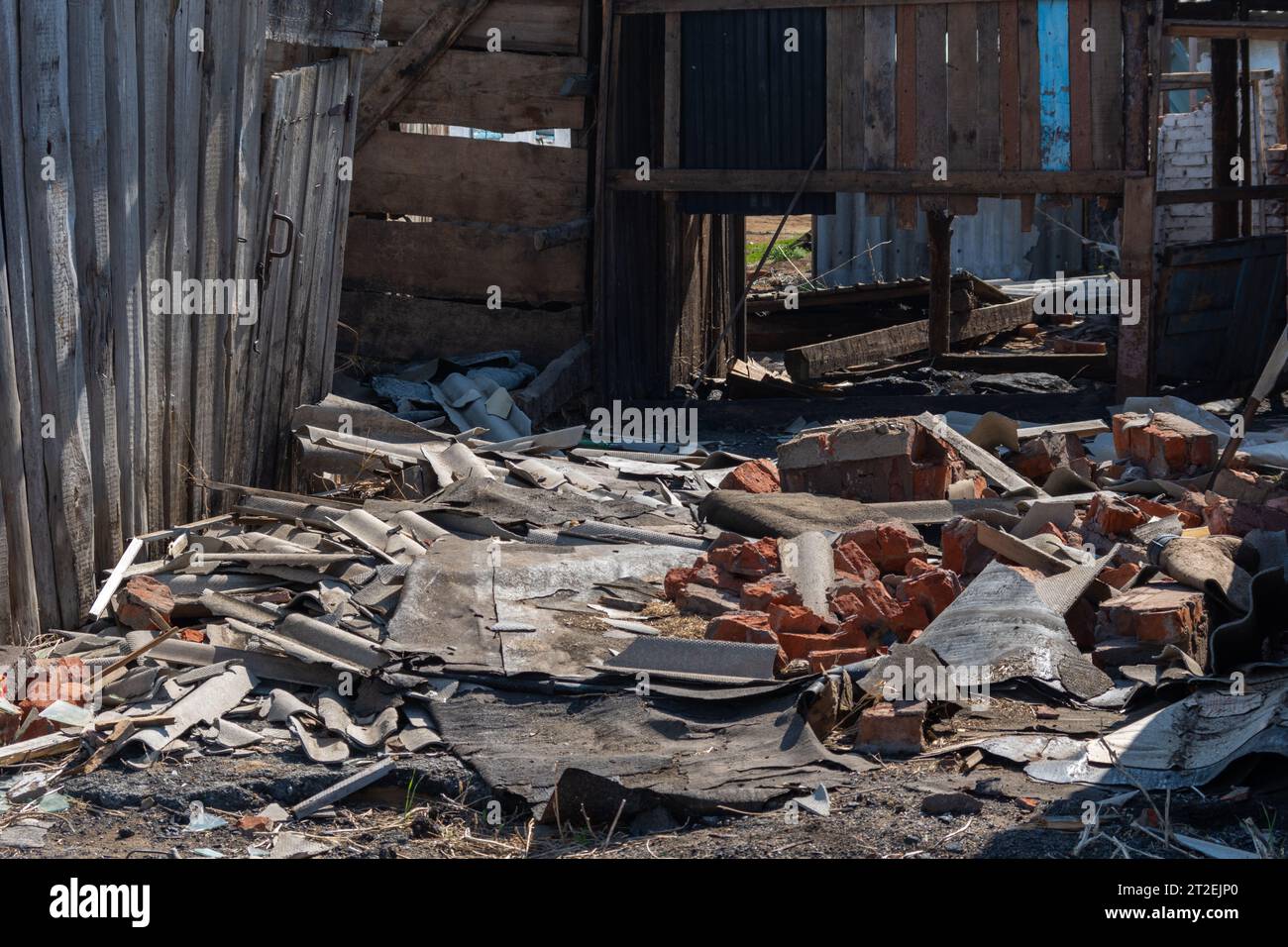 Architecture destruction natural disasters roof hi-res stock ...