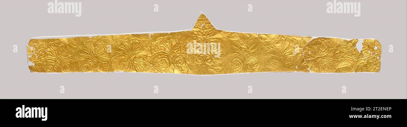 Pediment shaped gold diadem hi-res stock photography and images - Alamy