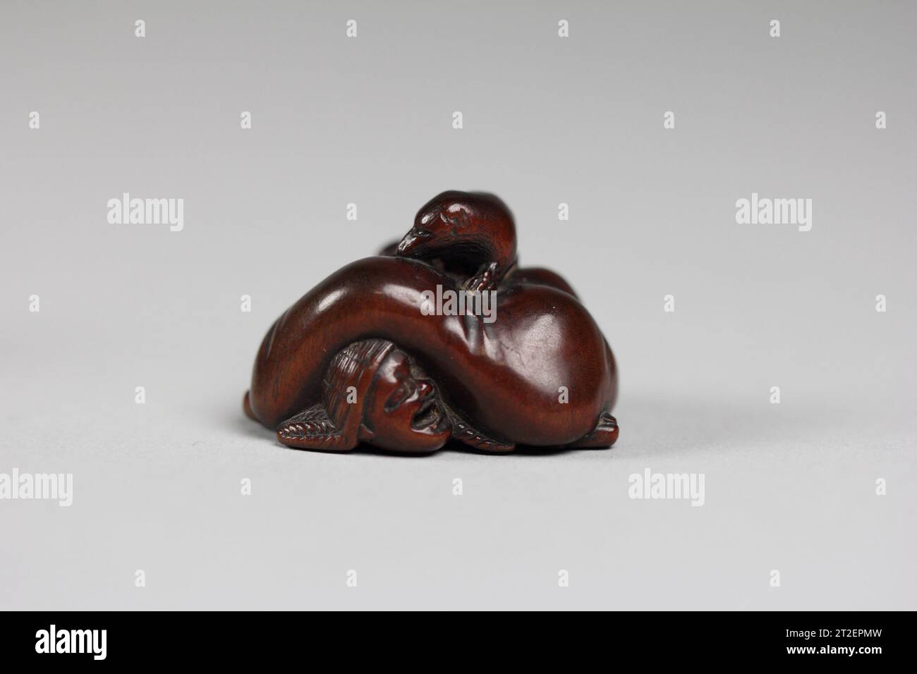 Netsuke: Hachi Jo Jiki Kintama Japan Stock Photo - Alamy