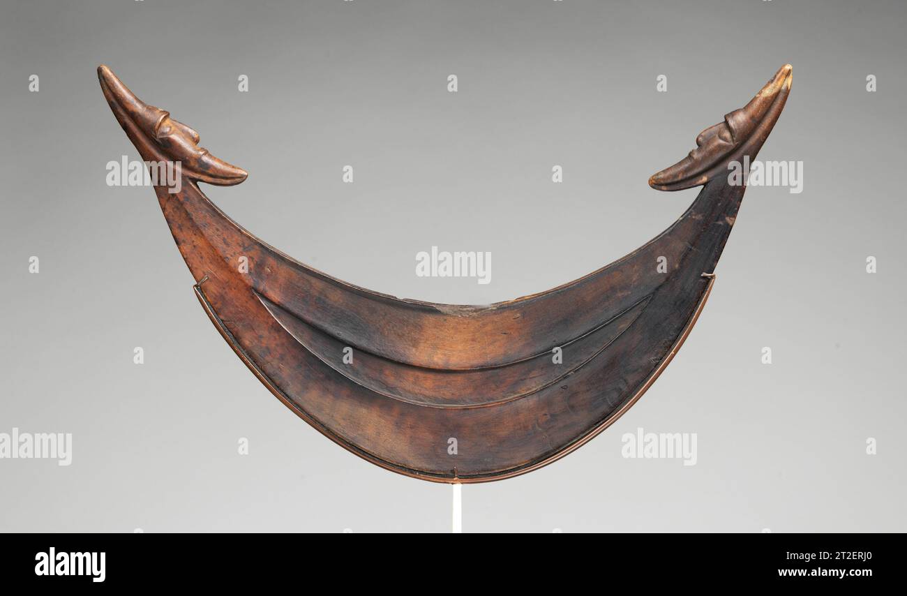 Gorget (Rei Miro) Rapa Nui people 19th century Elegant symbols of ...