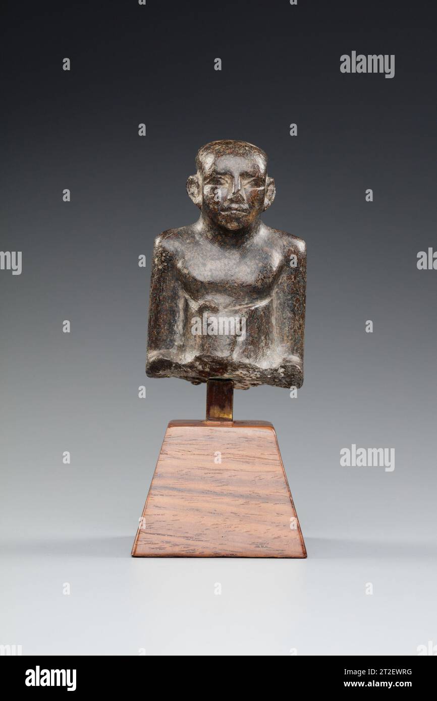 Flat head sculptures hi-res stock photography and images - Alamy