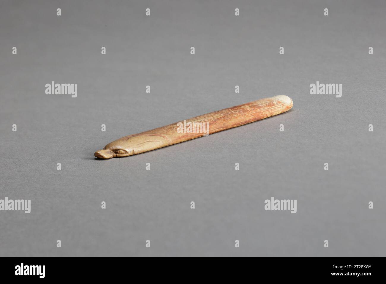 Ivory game box hi-res stock photography and images - Alamy