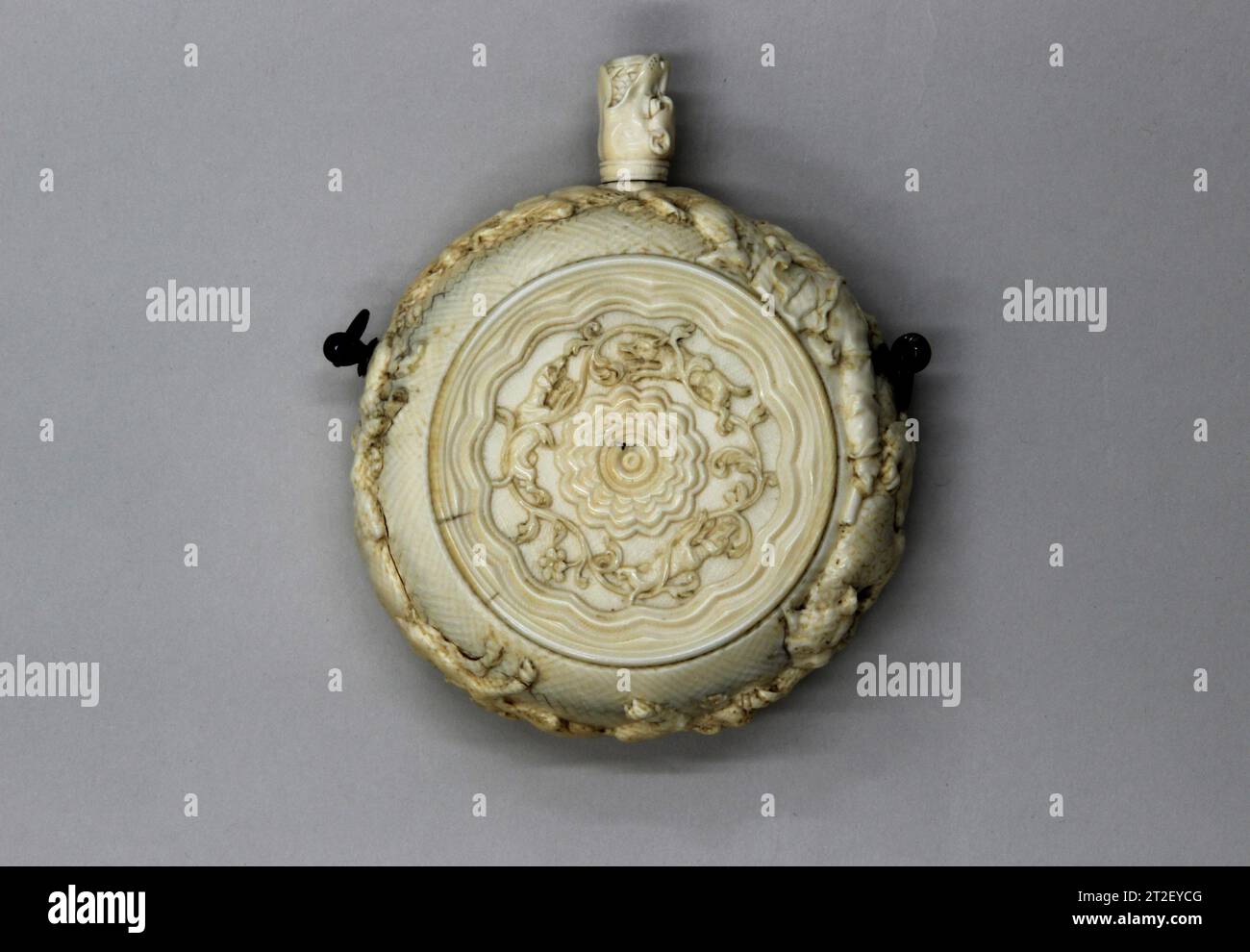 Powder Flask German ca. 1670–80 This flask combines several techniques ...