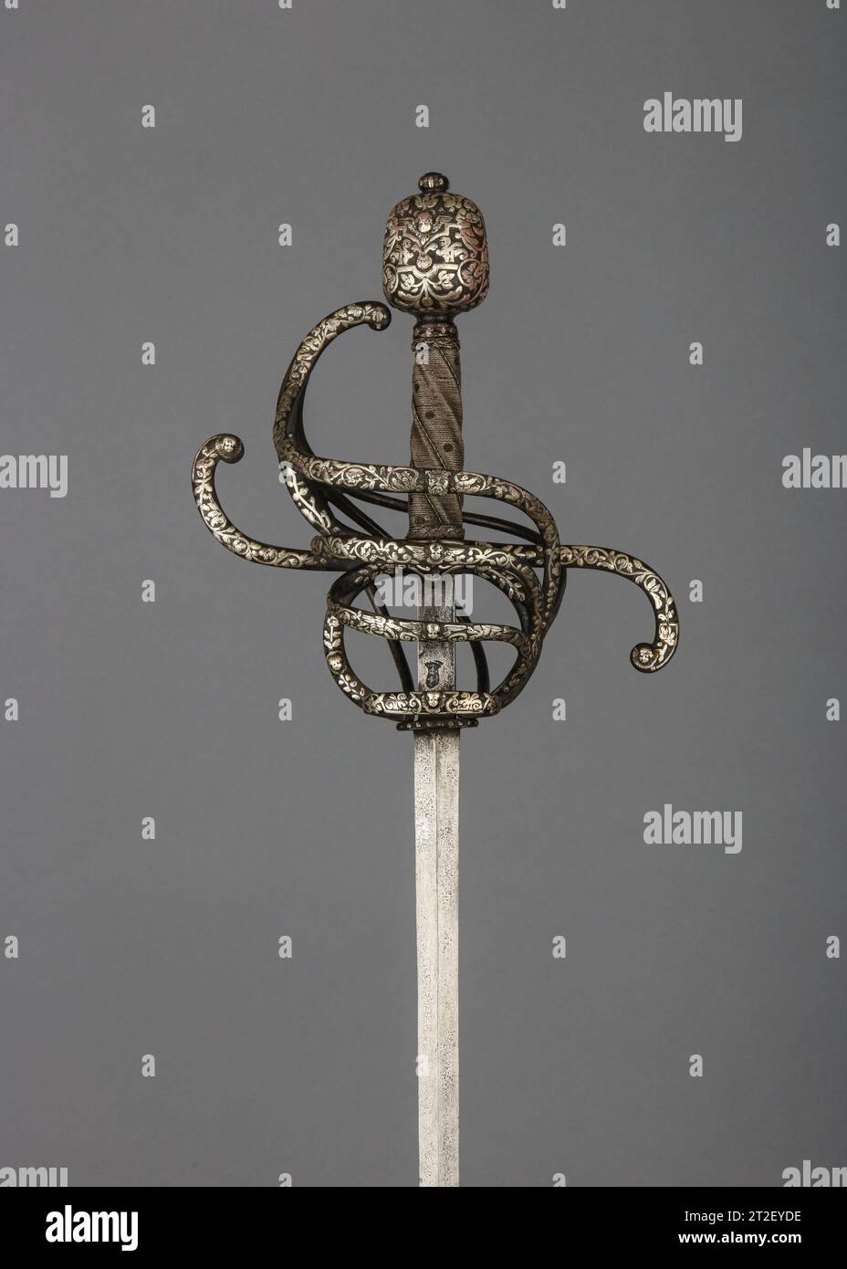 Fencing materials and techniques hi-res stock photography and images ...