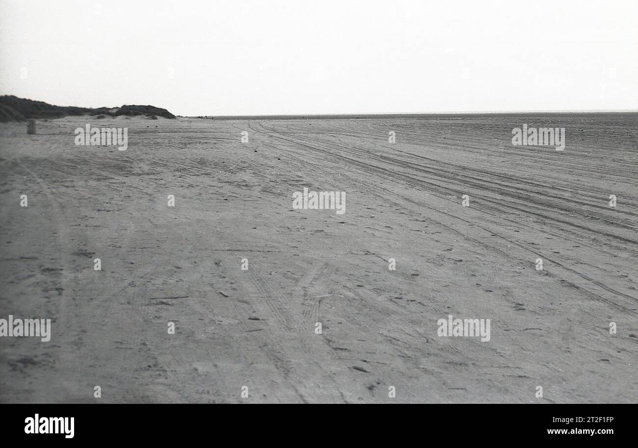 1960s, historical, wide empty sandy beach, England, UK Stock Photo - Alamy