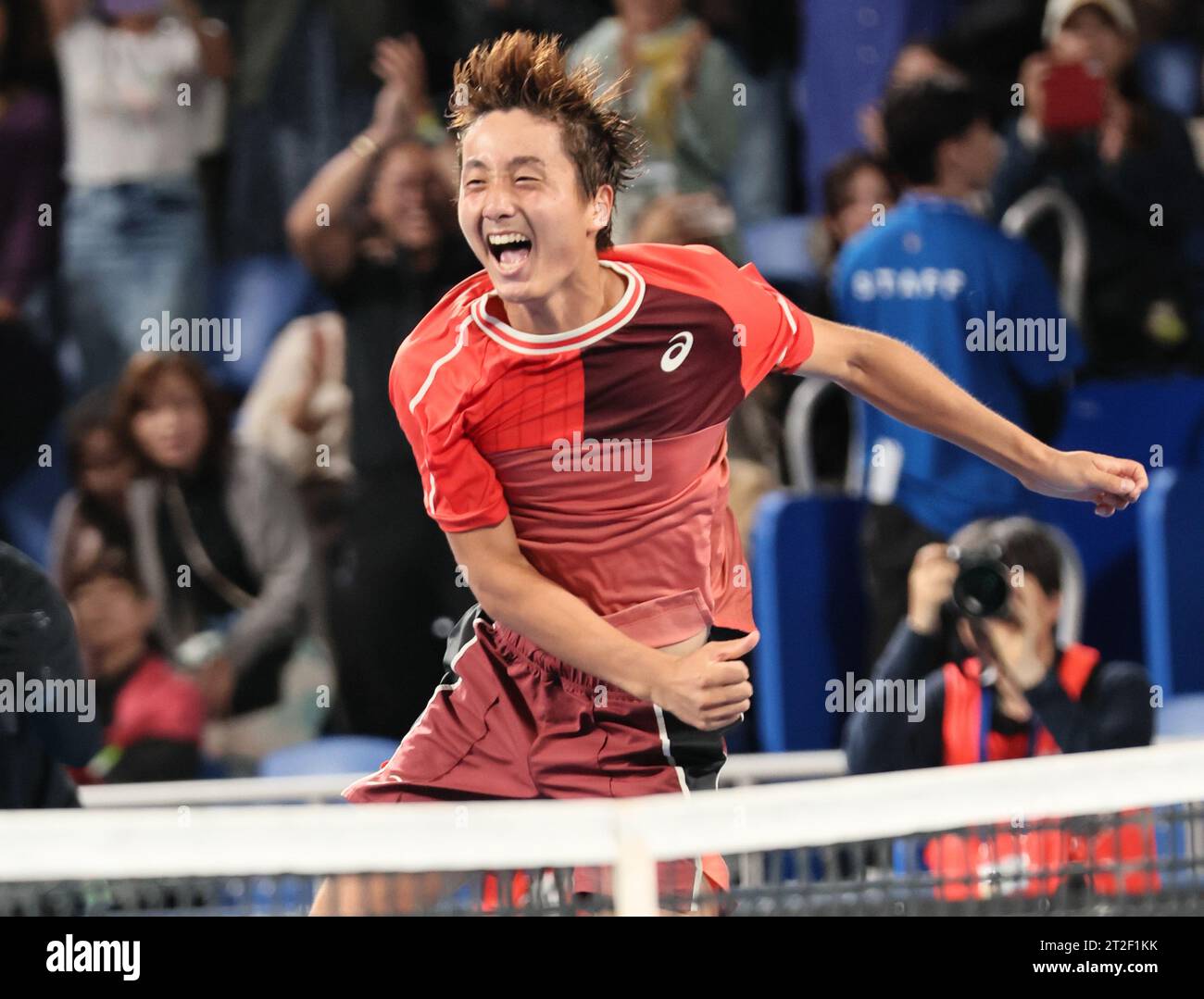 Tokyo, Japan. 19th Oct, 2023. Shintaro Mochizuki of Japan celebrates ...