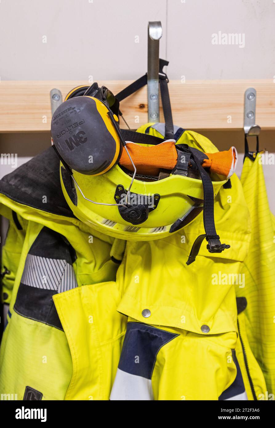Changing room for construction workers Stock Photo - Alamy