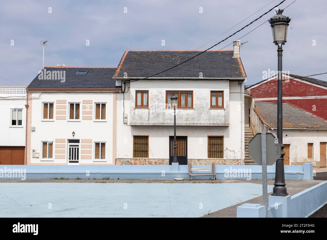 Brick building featuring balcony hi-res stock photography and images ...