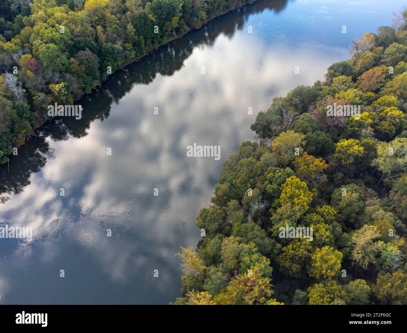 Looking down calm river hi-res stock photography and images - Alamy