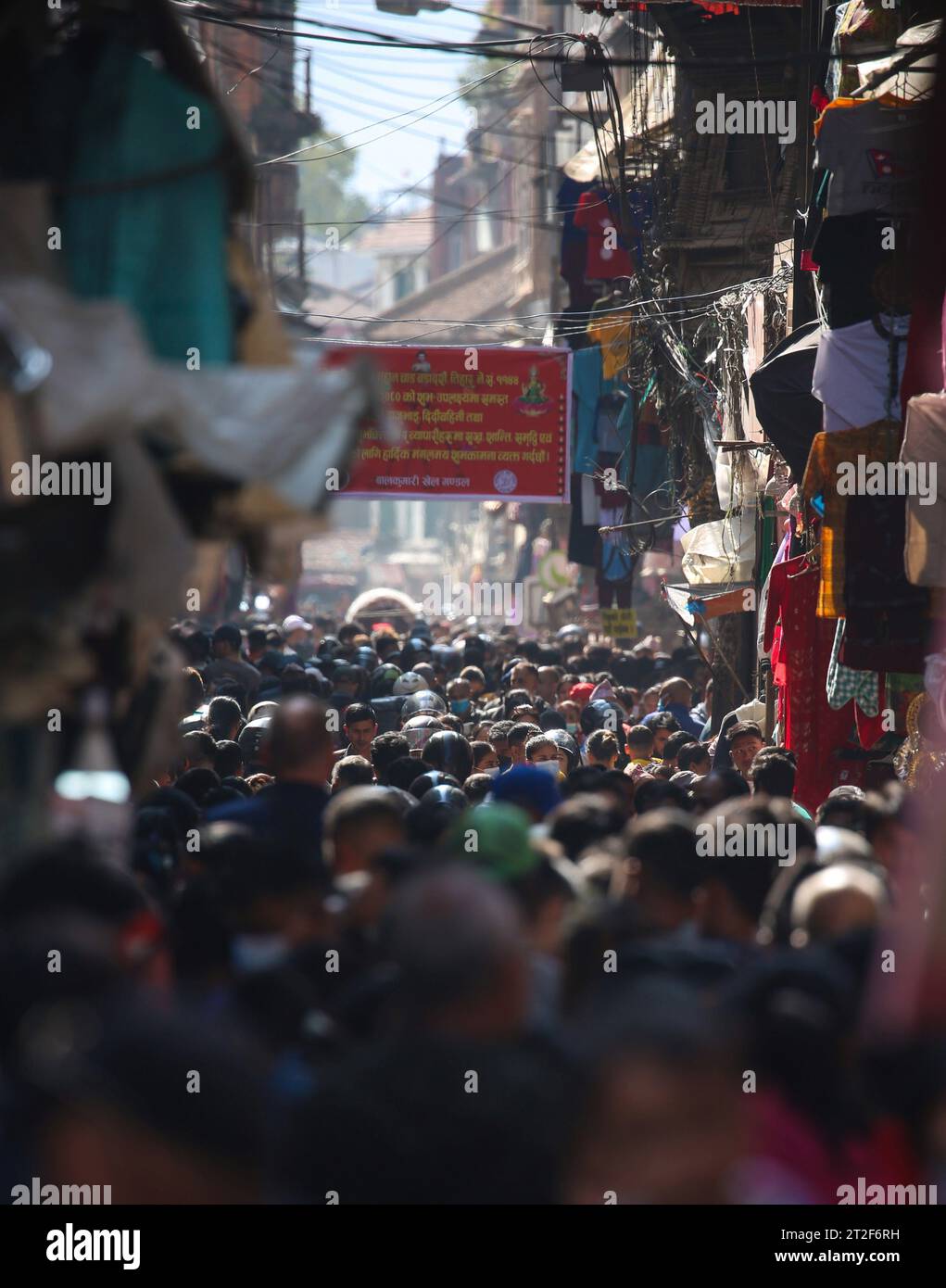 Kathmandu, Bagmati, Nepal. 19th Oct, 2023. Nepali people crowd a market as they shop in ...