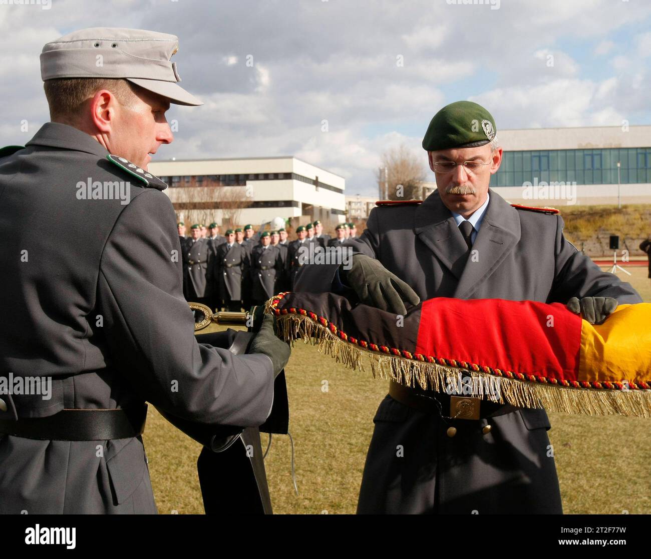Akt der soldaten hi-res stock photography and images - Alamy