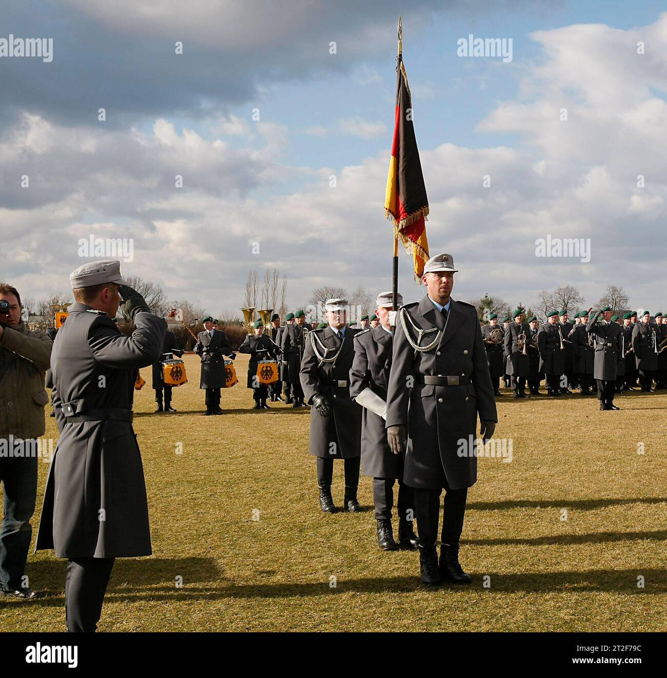 Akt der soldaten hi-res stock photography and images - Alamy