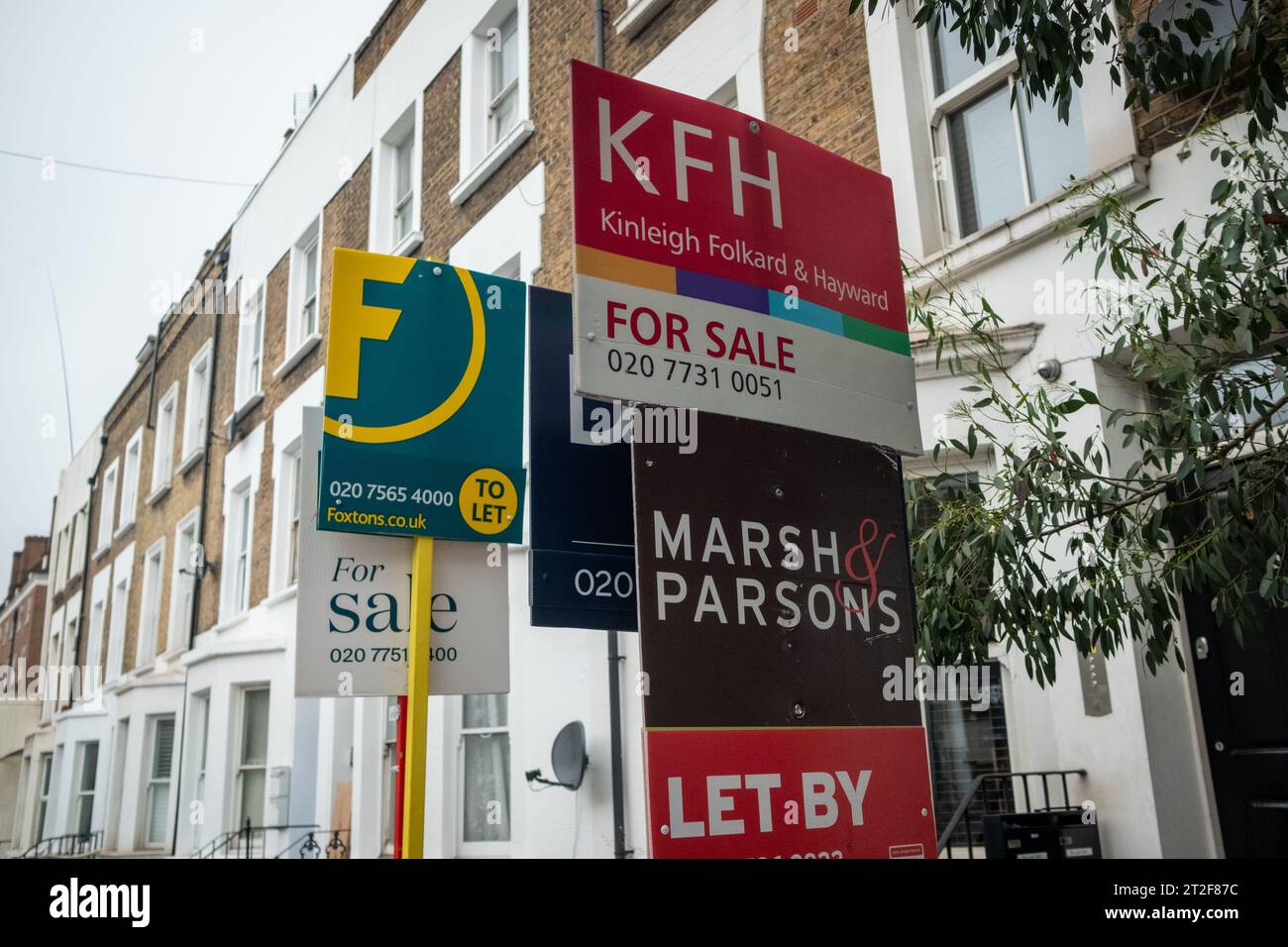 Dexters sold sign hi-res stock photography and images - Alamy