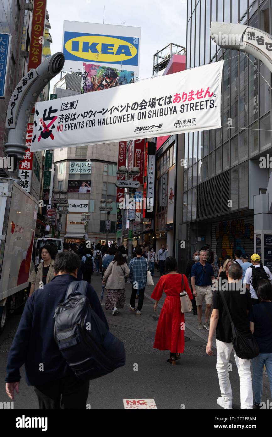 Tokyo, Japan. 19th Oct, 2023. Signs warning Tokyoites and tourists that ...