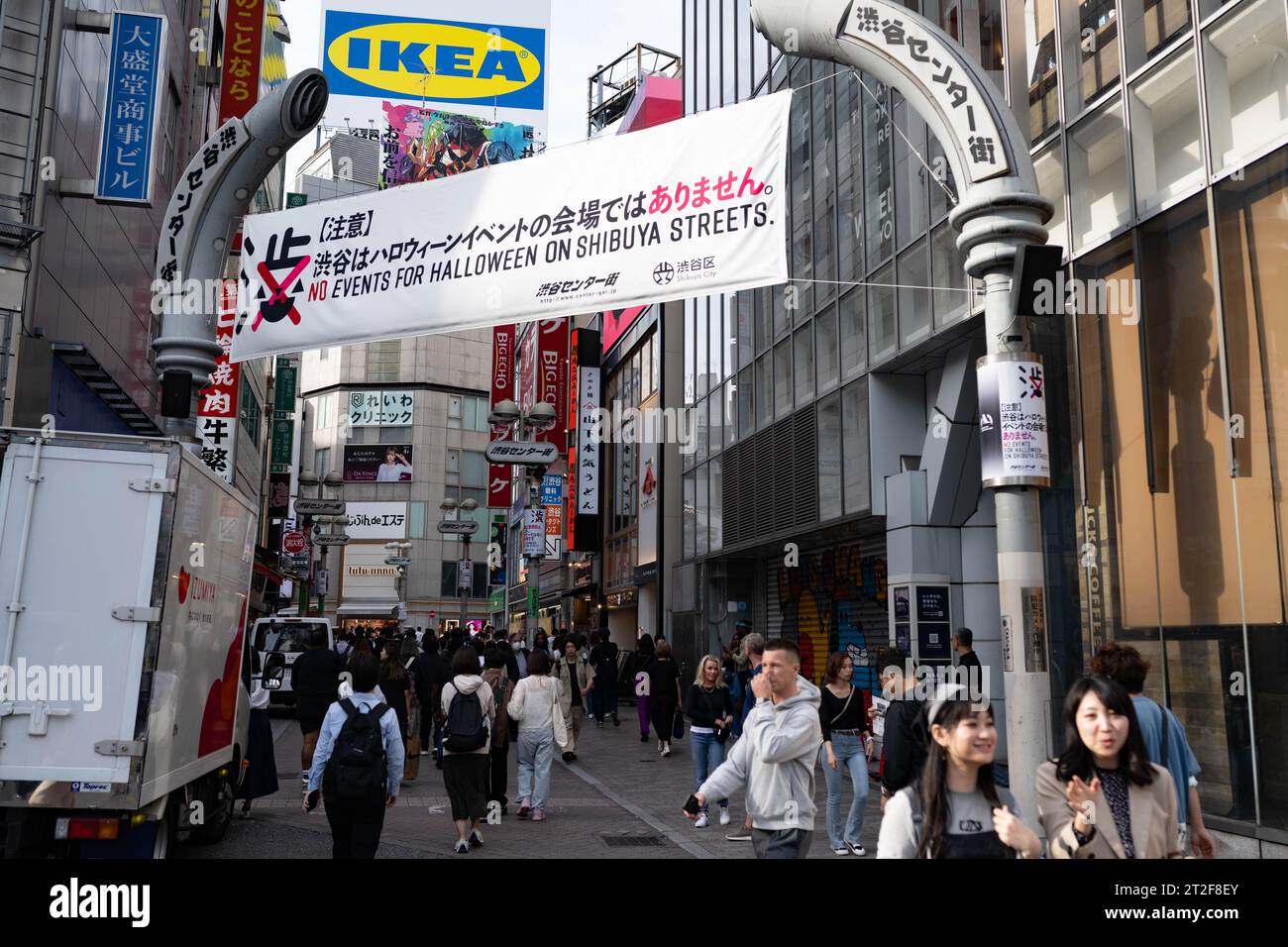 Tokyo, Japan. 19th Oct, 2023. Signs warning Tokyoites and tourists that ...