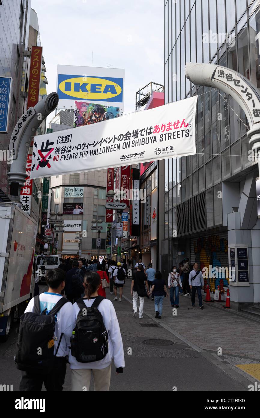 Tokyo, Japan. 19th Oct, 2023. Signs warning Tokyoites and tourists that ...