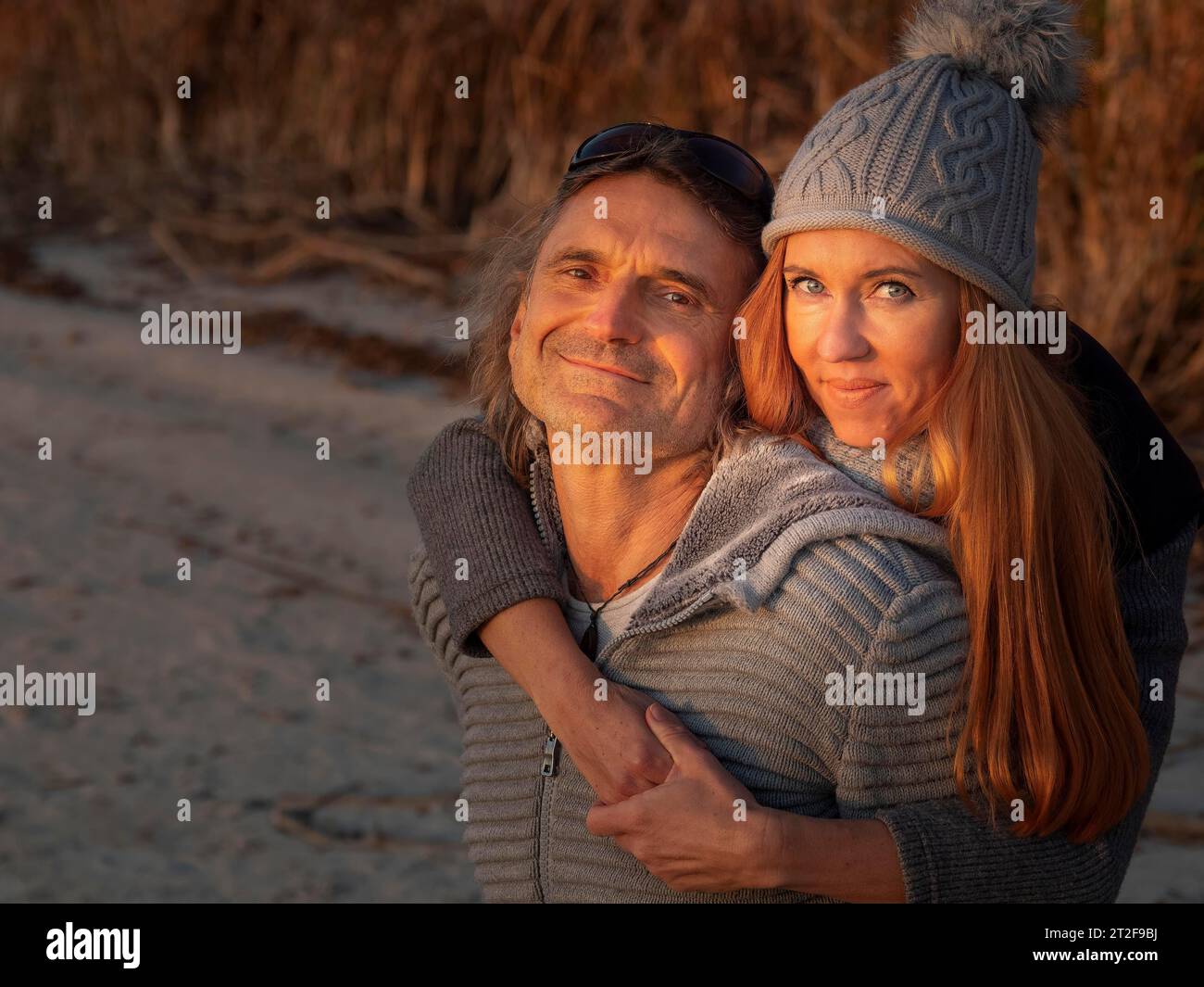 Intimate couple in embrace, with winter clothes and bobble hat in ...
