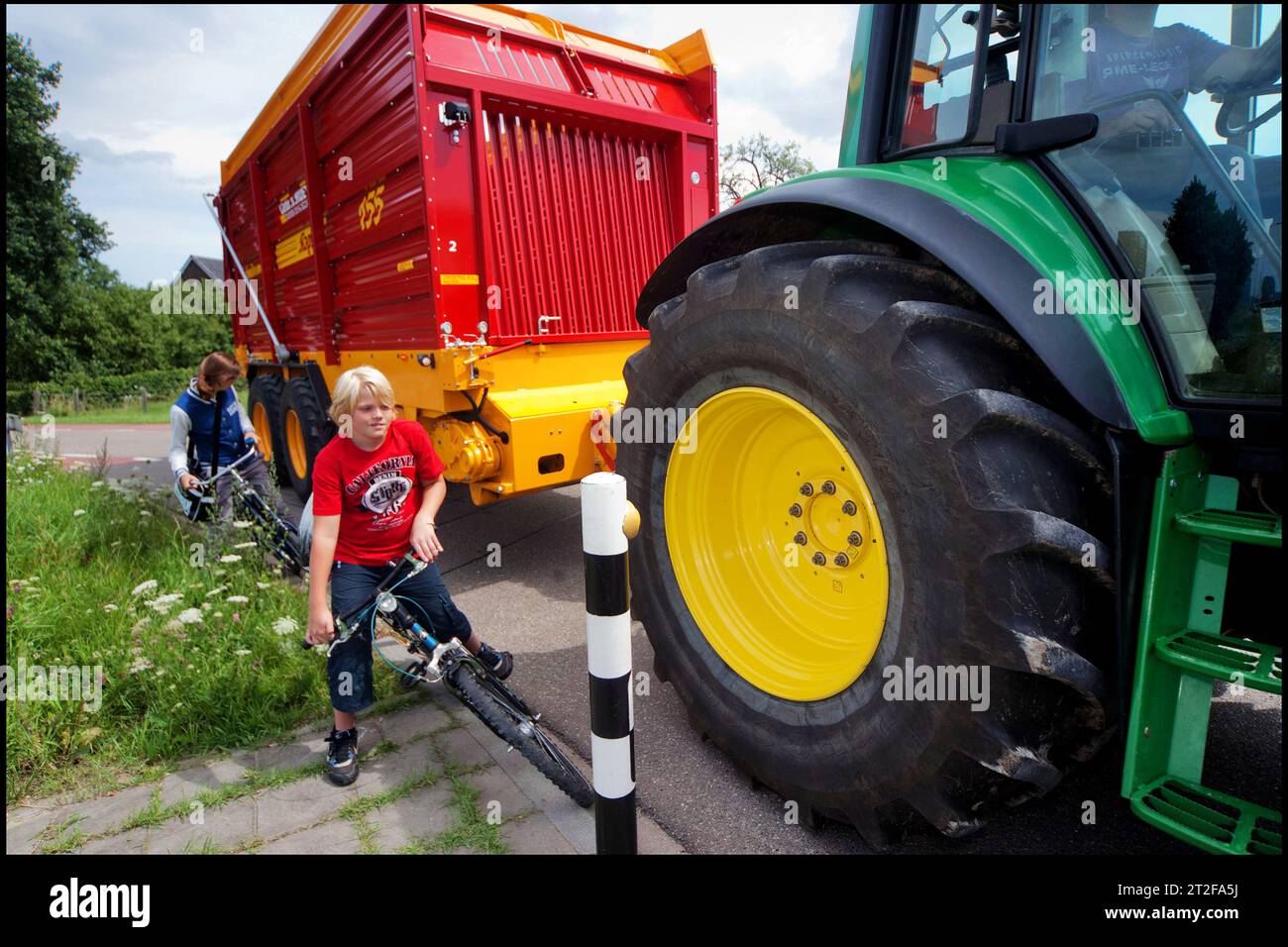 Large agricultural vehicles on the road can lead to dangerous ...