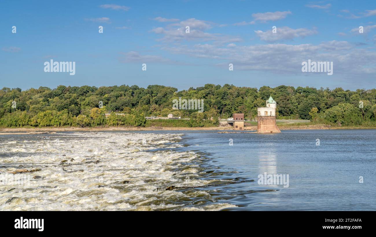 Low Water Dam, rapid and water tower on the Mississippi River at Chain ...